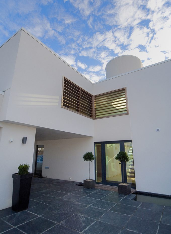 Simple Mordern Home with Moat | Western Design Architects